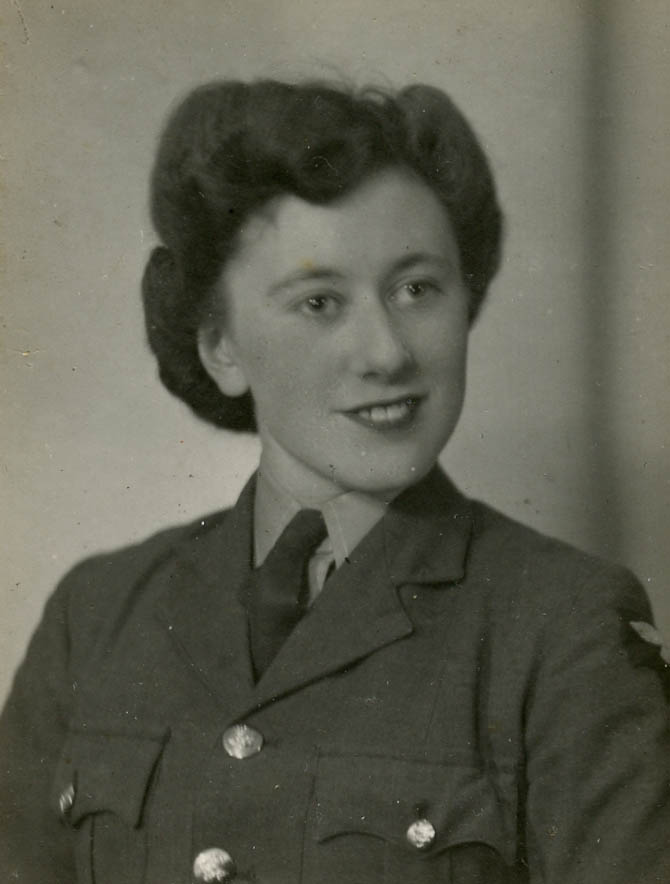 Patricia Mary Booth | l'Encyclopédie Canadienne